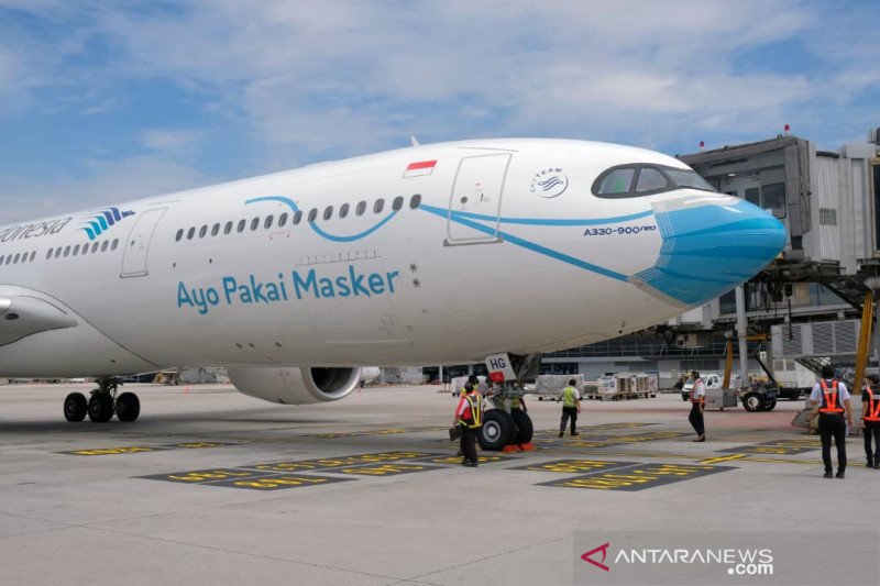 Garuda Indonesia Bermasker Pertama Mendarat di KLIA